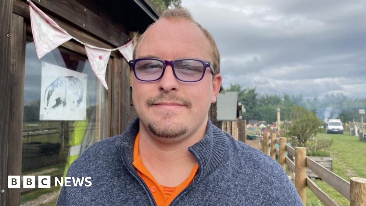 Kent County Council under fire over care leavers plan - BBC News