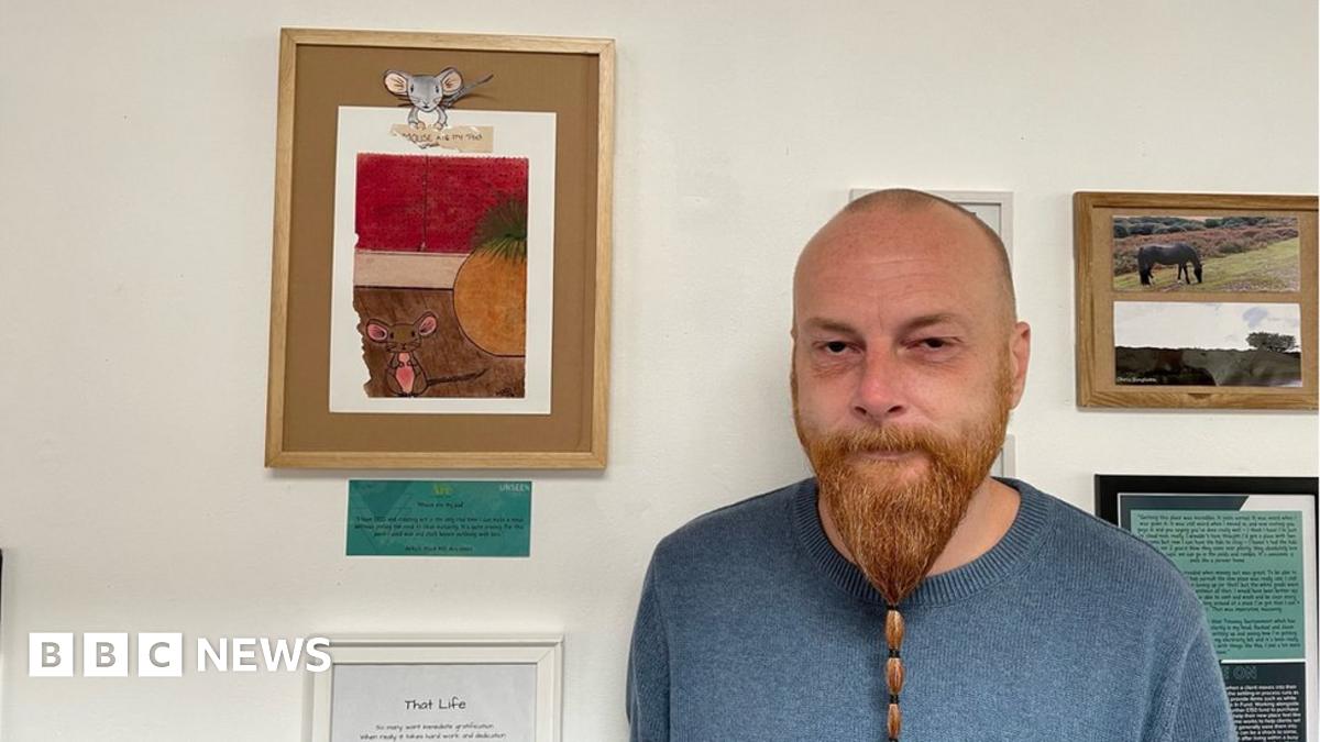 Unseen: Show celebrates artists who have been homeless - BBC News