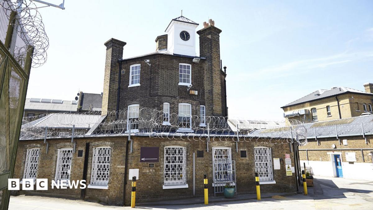 Prison restaurant serves up cut in reoffending - BBC News