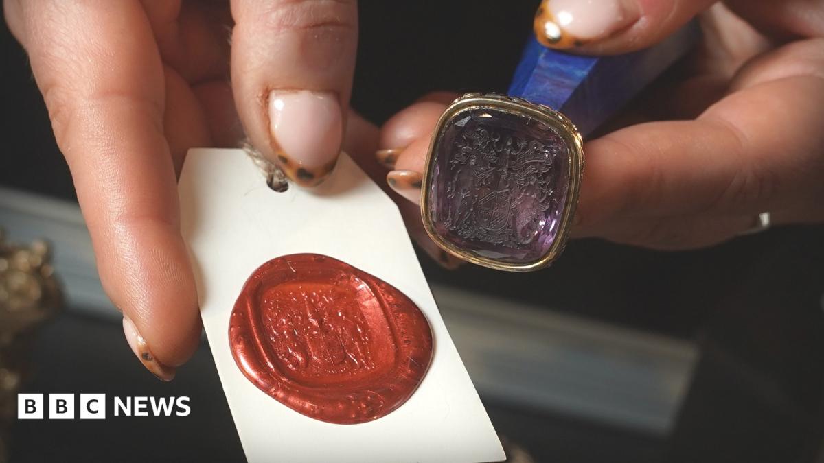 Sir Walter Scott seal sells at auction - BBC News