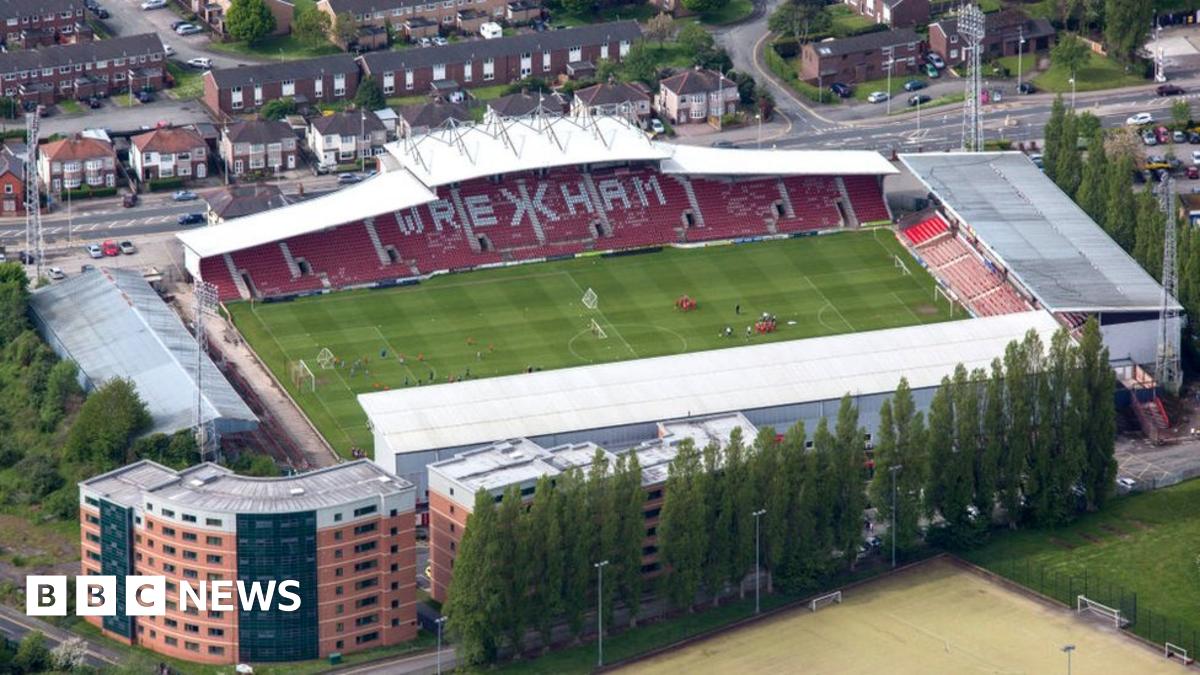 Wrexham FC: Council pledges funding for new Kop stand - BBC News