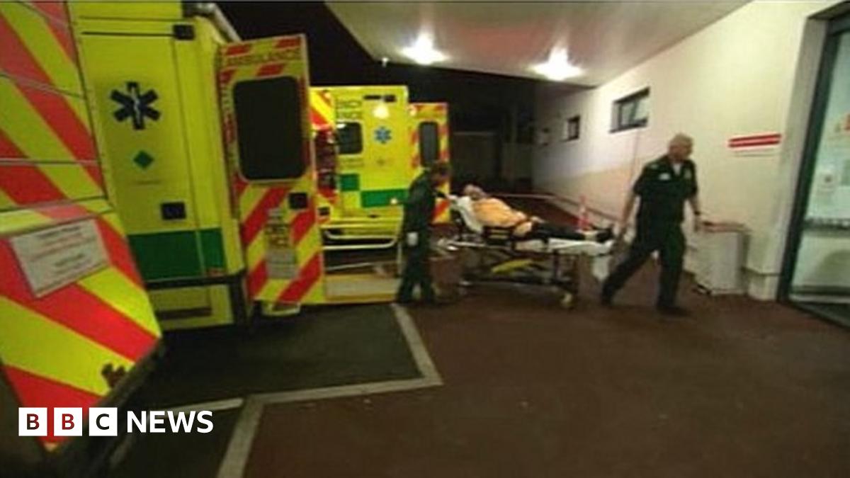Bullying of hospital's emergency staff 'endemic' - BBC News