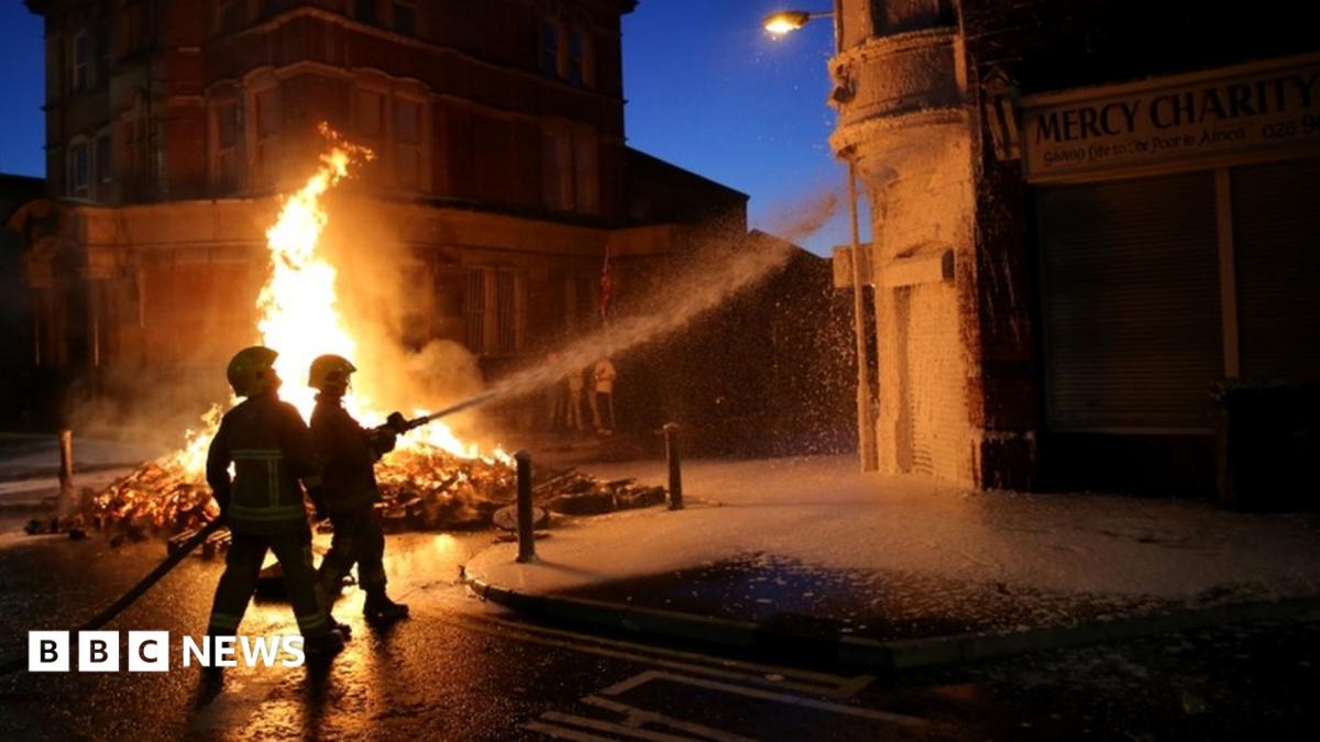 Eleventh night bonfires take place across Northern Ireland - BBC News