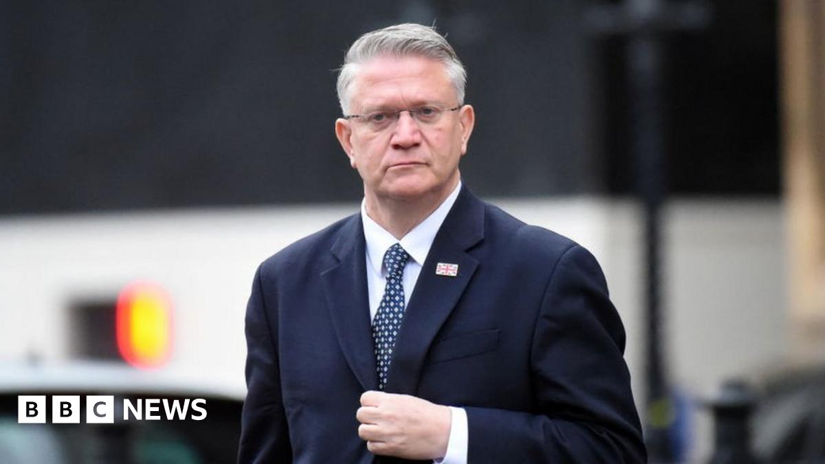 Andrew Rosindell: Police drop rape investigation into Tory MP - BBC News