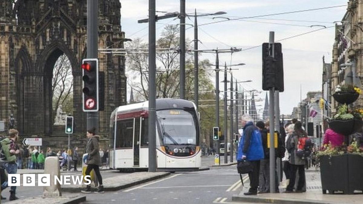 Edinburgh trams: Proposals for new city centre loop unveiled - BBC News