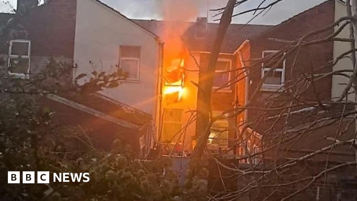House fire forces residents from Wolverhampton homes - BBC News
