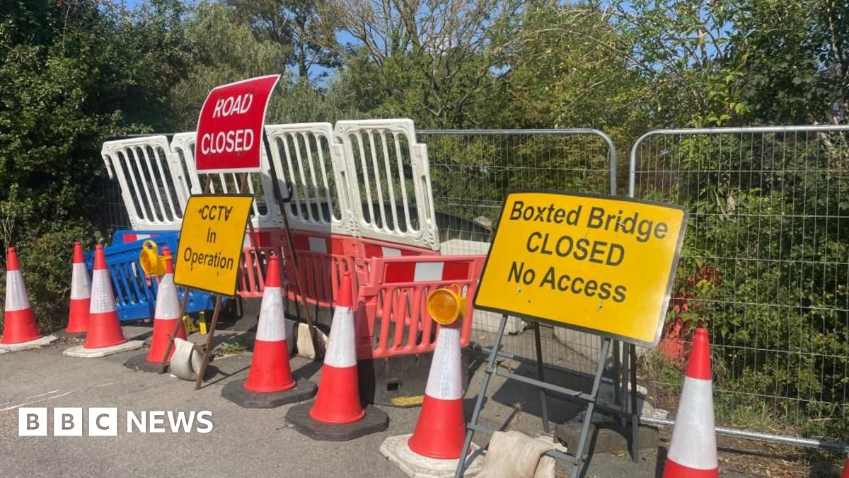 127-year-old Essex bridge could be demolished and rebuilt. - BBC News