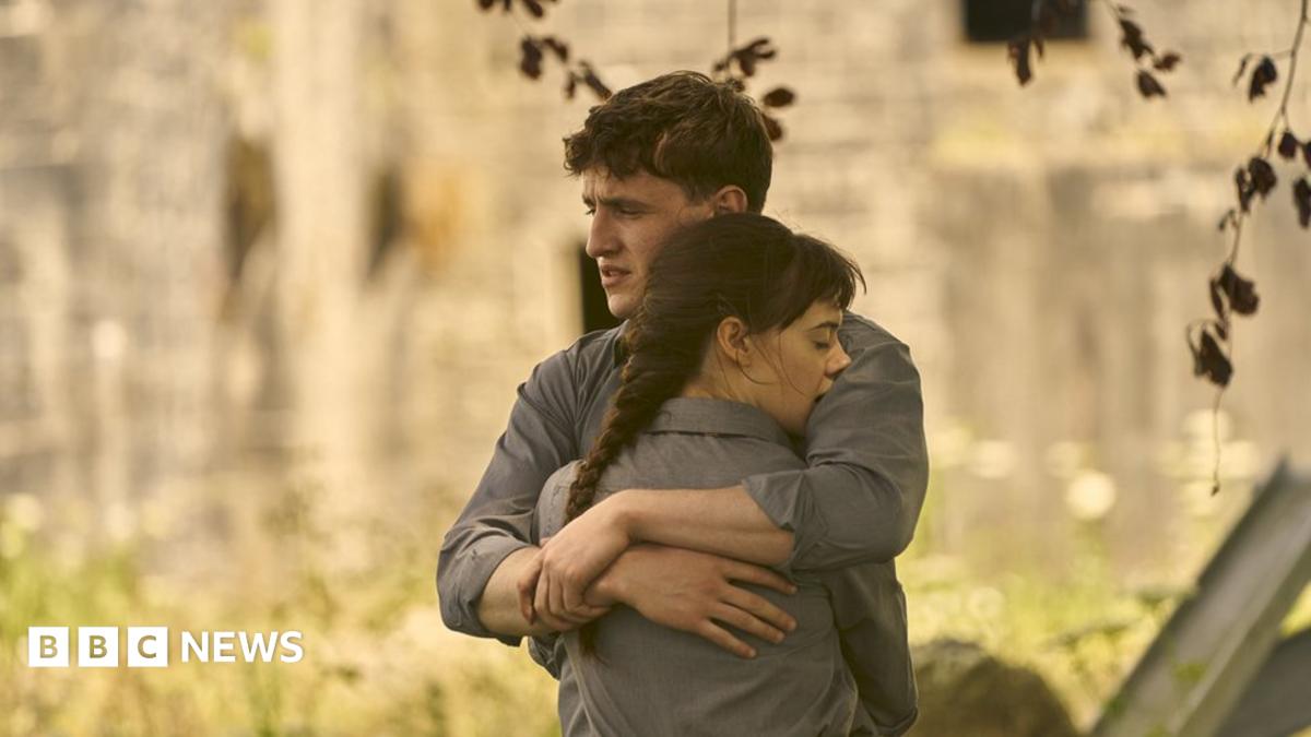 Normal People TV series: 'It's so easy to relate to' - BBC News