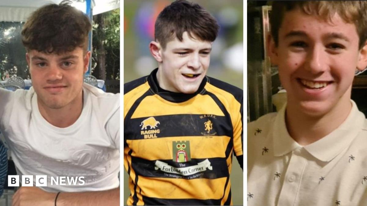 Bedale: Families pay tribute to teenage crash victims - BBC News