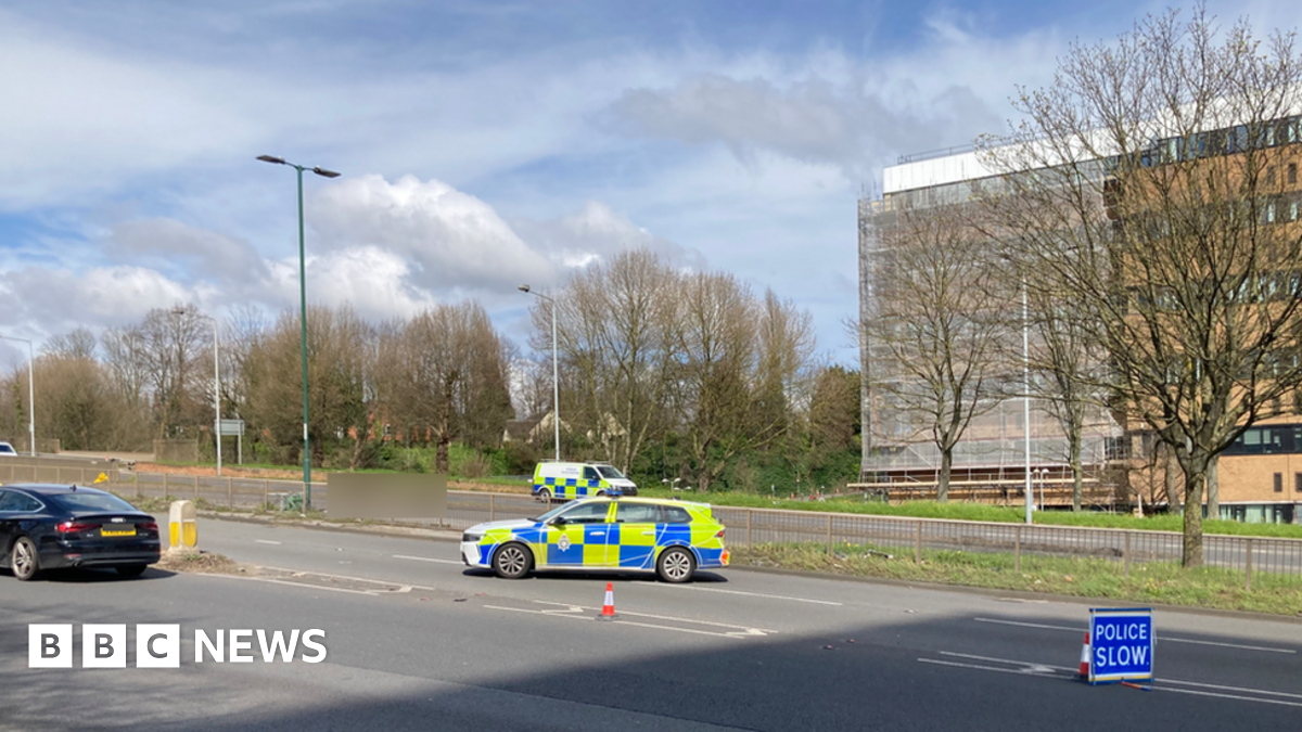 Motorcyclist dies after serious crash on A52 in Nottingham - BBC News