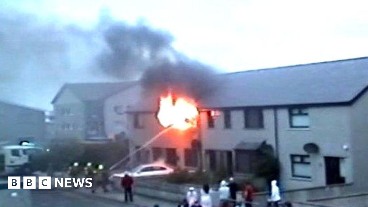 Serious Fraserburgh blaze tackled by firefighters - BBC News