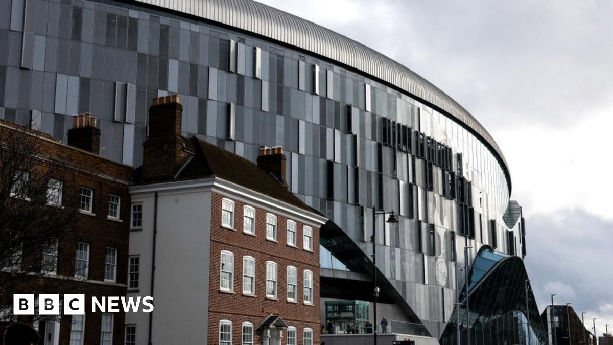 Tottenham Hotspur: Murder probe after stabbing near stadium - BBC News