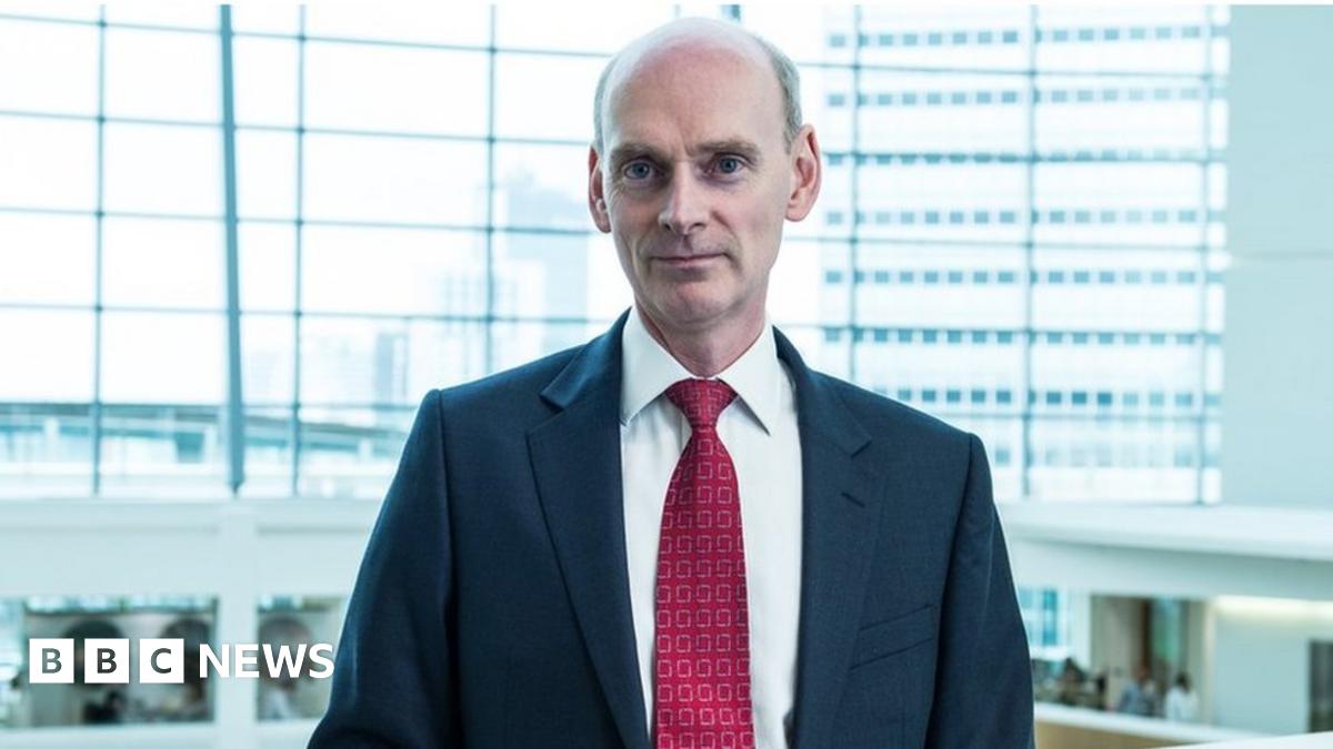 Co-op Group boss Richard Pennycook asks for big pay cut - BBC News