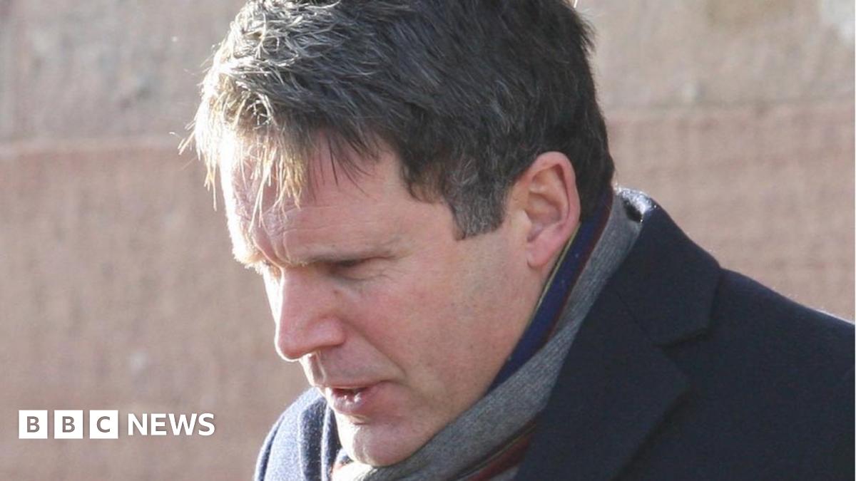 Crash lawyer Andrew Houston cleared of causing deaths - BBC News