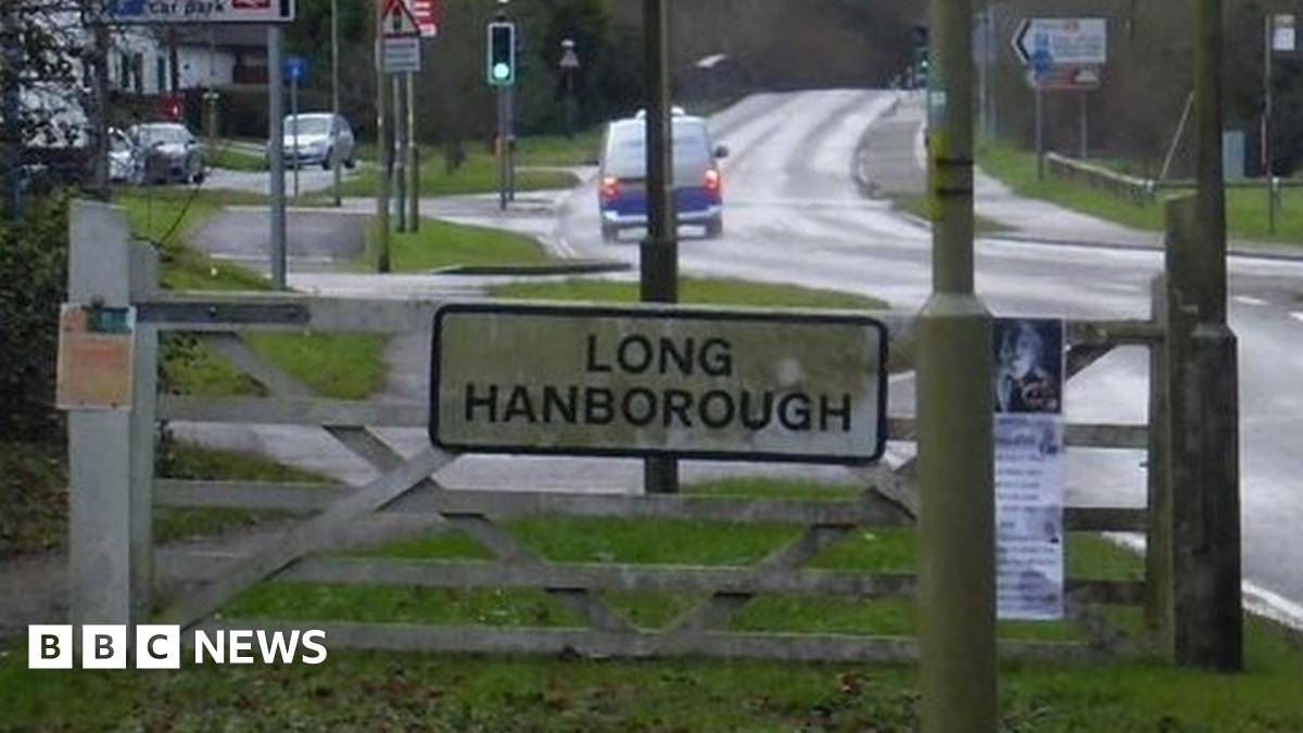 Long Hanborough: Parking permits introduced in village - BBC News