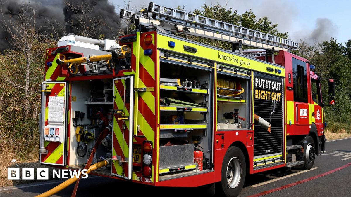 London Fire Brigade needs improving, says watchdog - BBC News