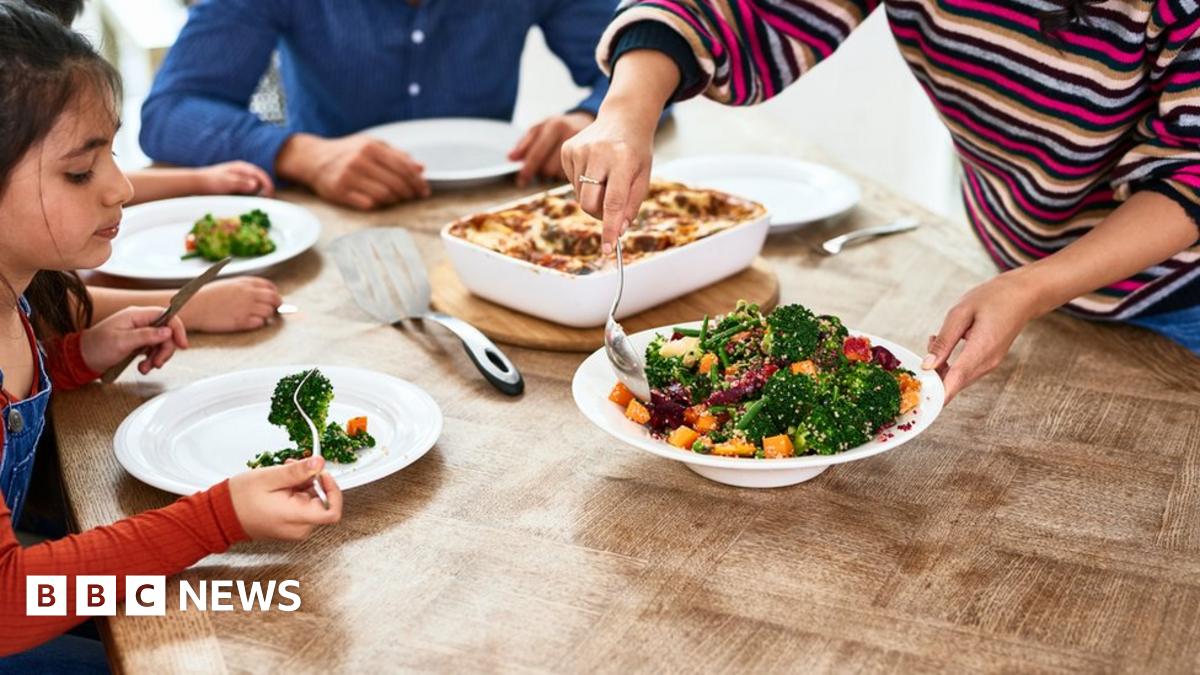 Parents warned of 'sharp rise' in eating disorders - BBC News