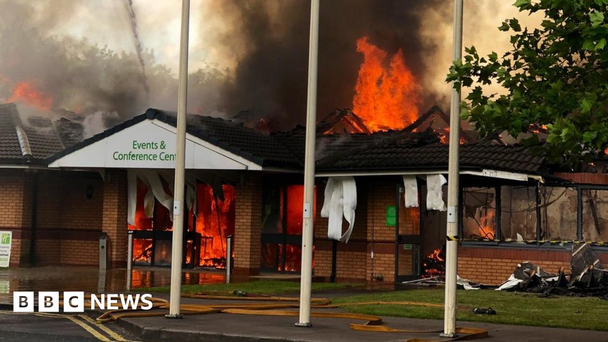 Willenhall Holiday Inn ravaged in huge fire - BBC News