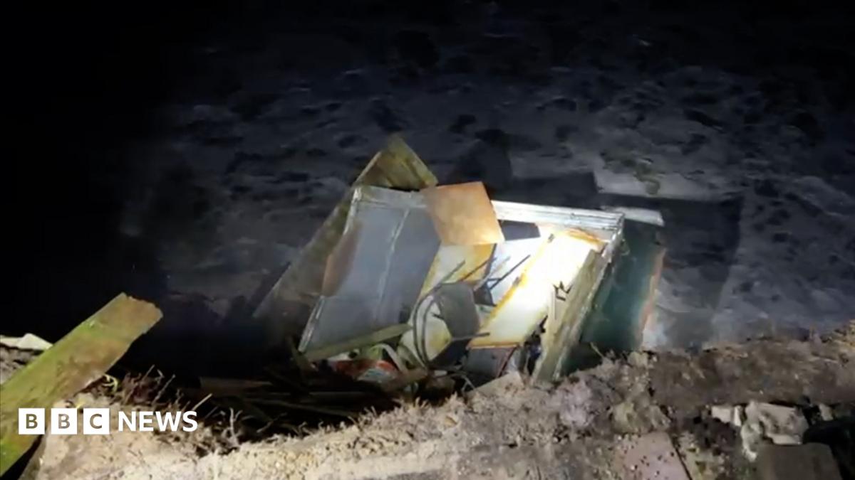 Hemsby cliff-top homes collapse fear as high tide hits - BBC News