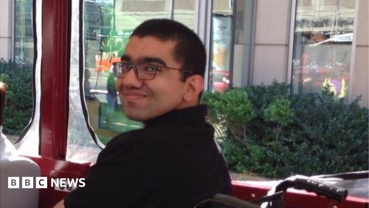 Making restaurant visits 'a pleasure' for India's disabled - BBC News