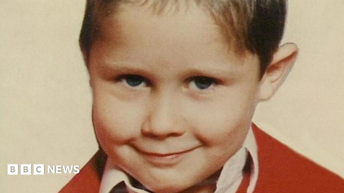 Rikki Neave: Mum's child cruelty probed at murder trial - BBC News