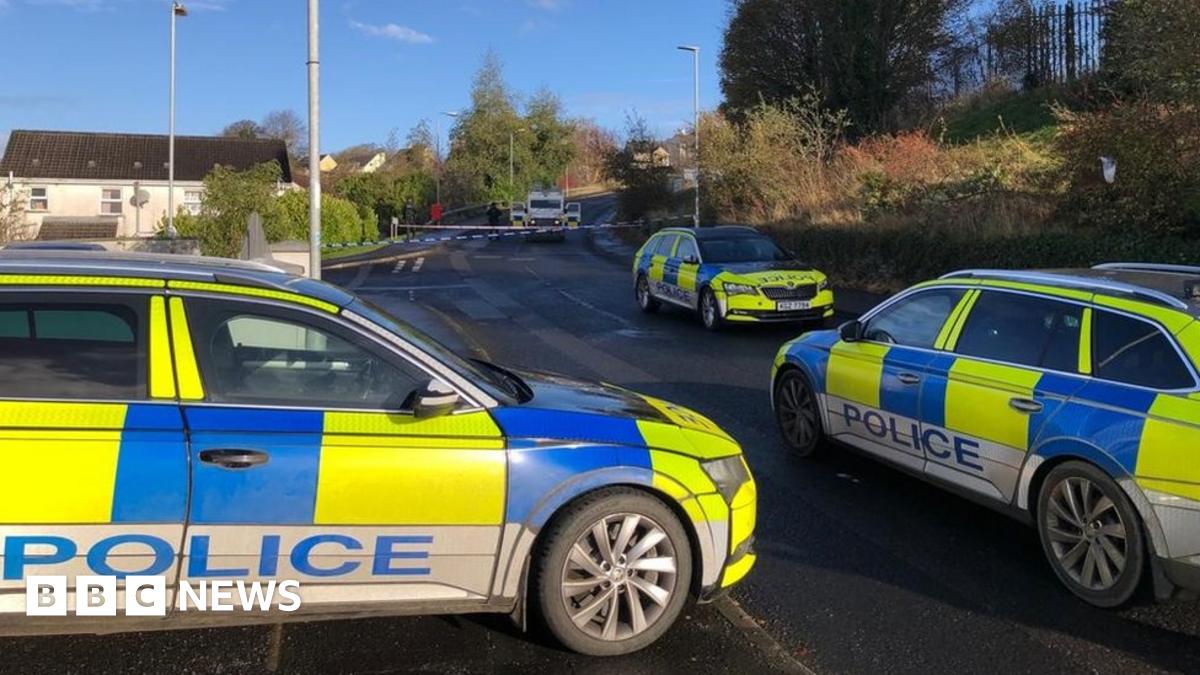 Strabane bomb: Man released in PSNI attempted murder case - BBC News