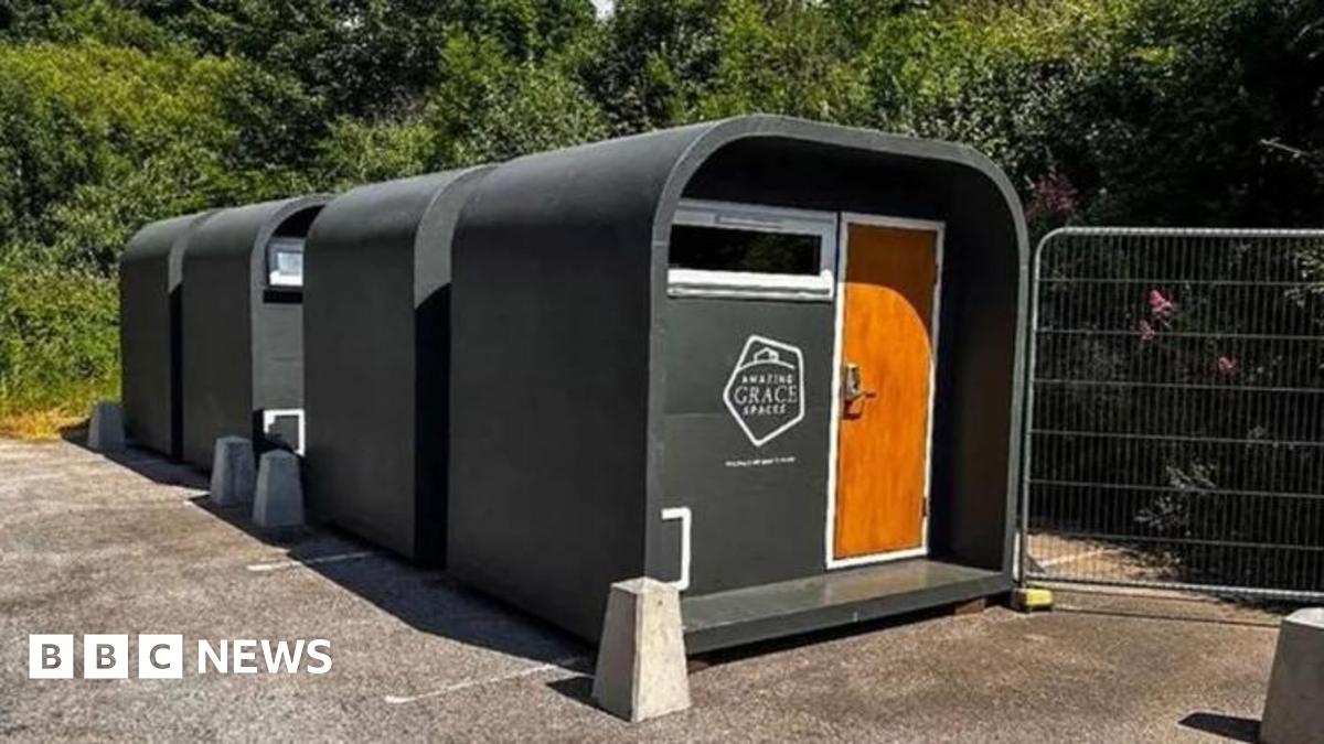 Council says homeless pods closed due to 'reduced staffing' - BBC News
