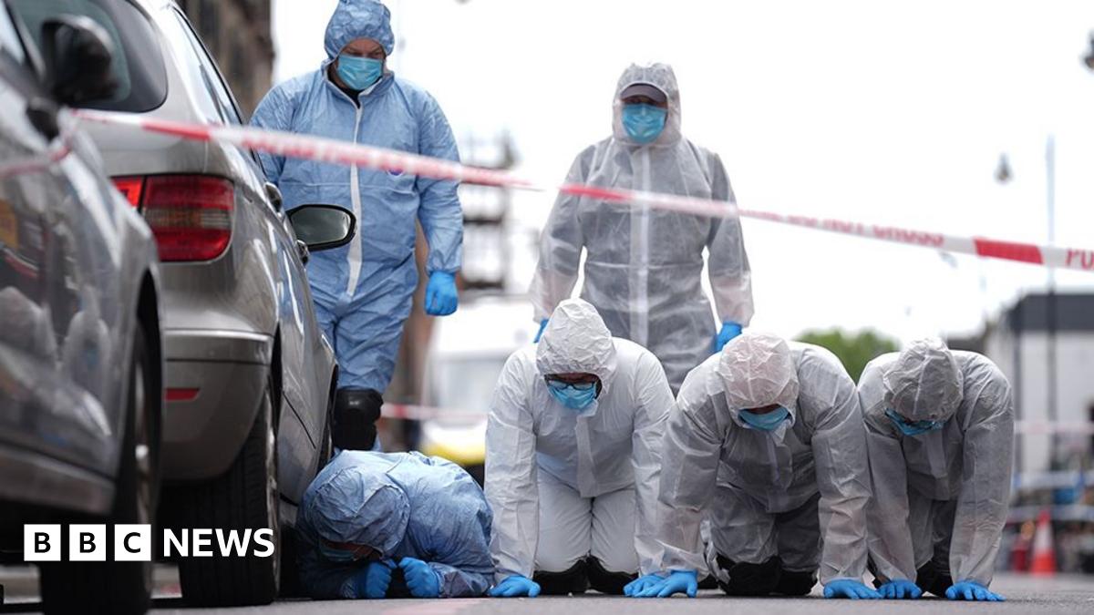 Hackney shooting: Girl, 9, critical after four shot in Dalston - BBC News