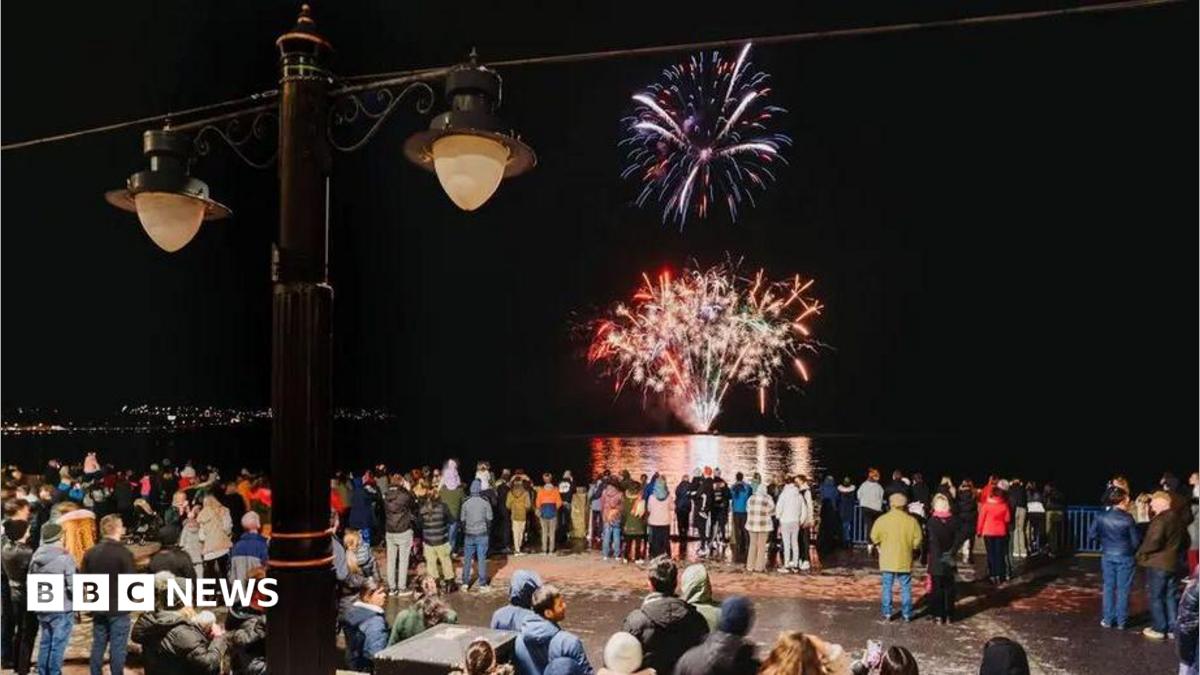 Bonfire night fireworks to draw crowds to Isle of Man's capital - BBC News