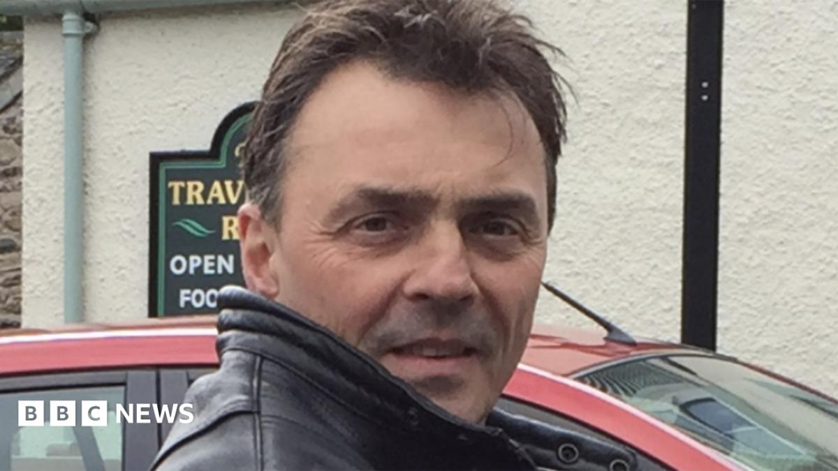 Family pays tribute to Hexham man killed in Jedburgh crash - BBC News