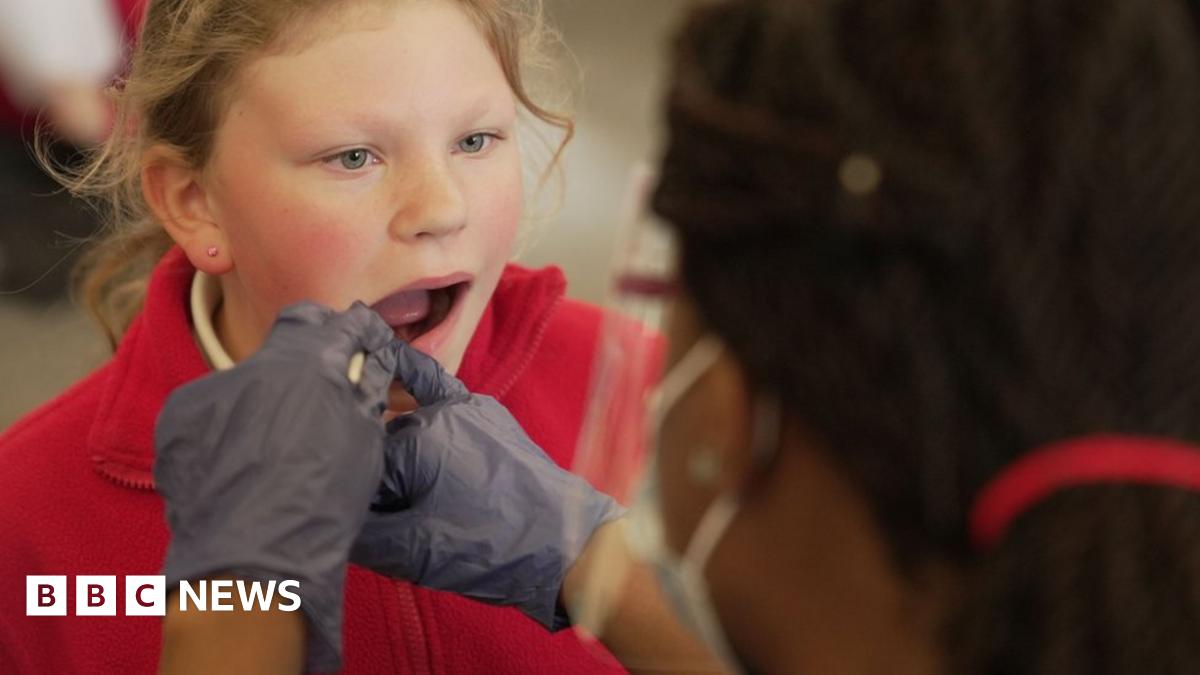 Children waiting over a year in pain for NHS tooth removal - BBC News