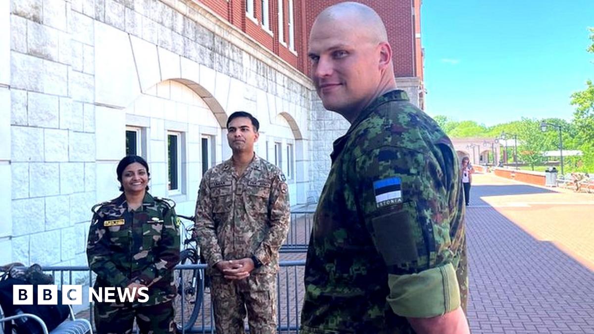 The US army base training Ukrainian fighters - BBC News