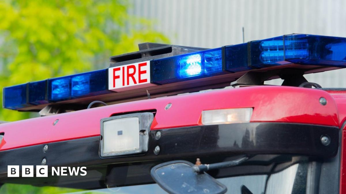 Surrey Fire and Rescue Service told to make improvements - BBC News