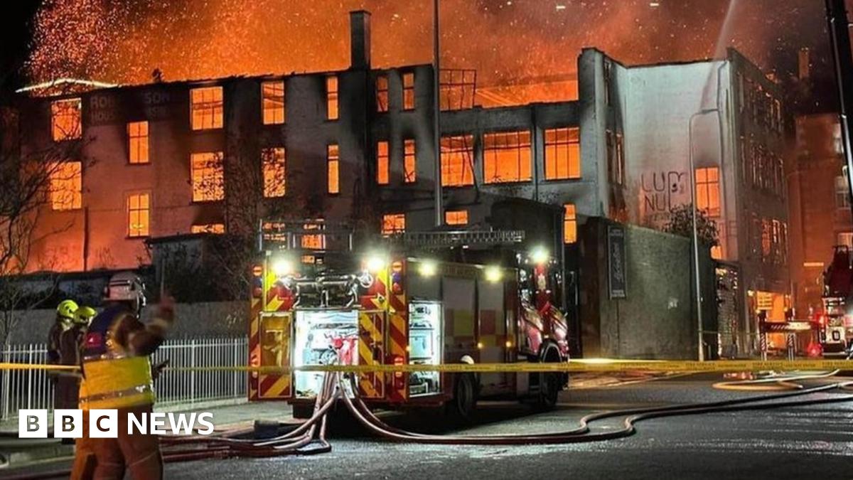 Police probe after Dundee listed building set on fire - BBC News