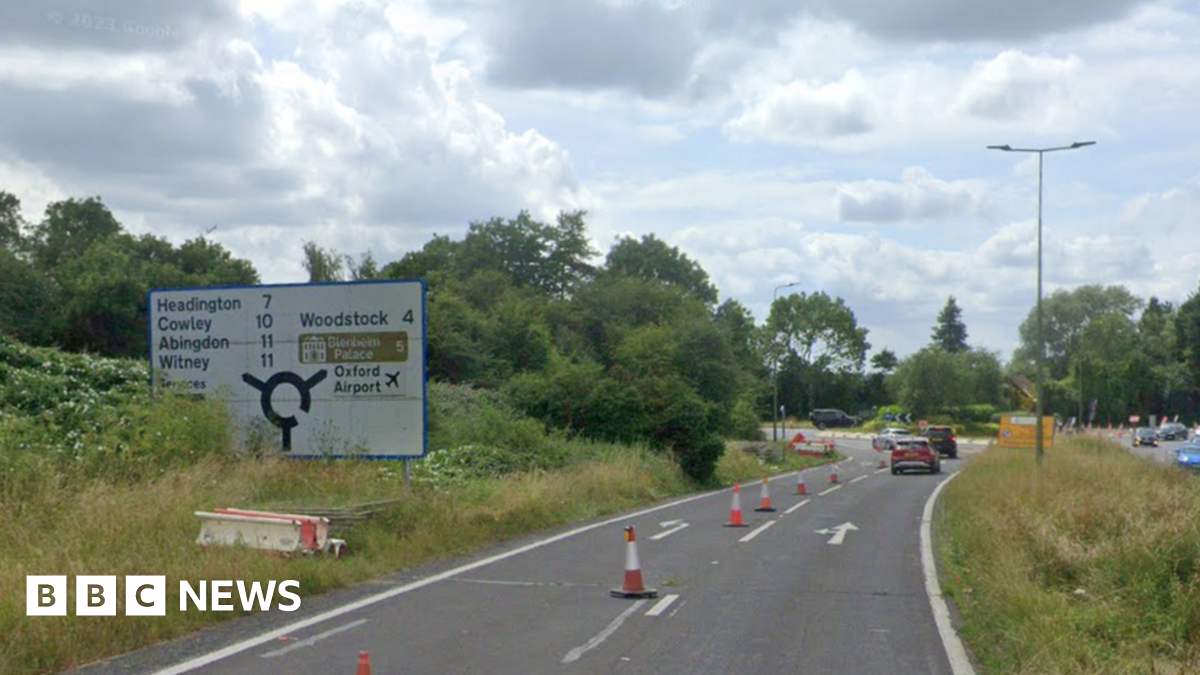 Cyclist dies in crash with car in Kidlington - BBC News
