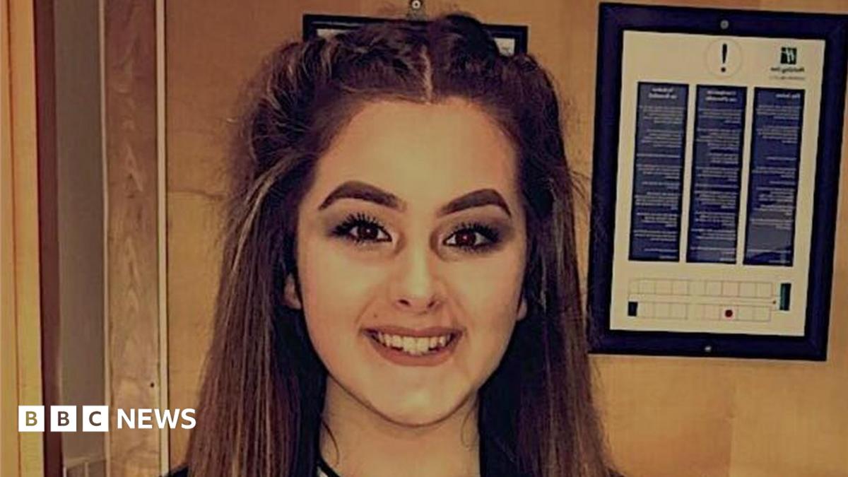 Teenager Emily Moore 'let down' at mental health unit - BBC News