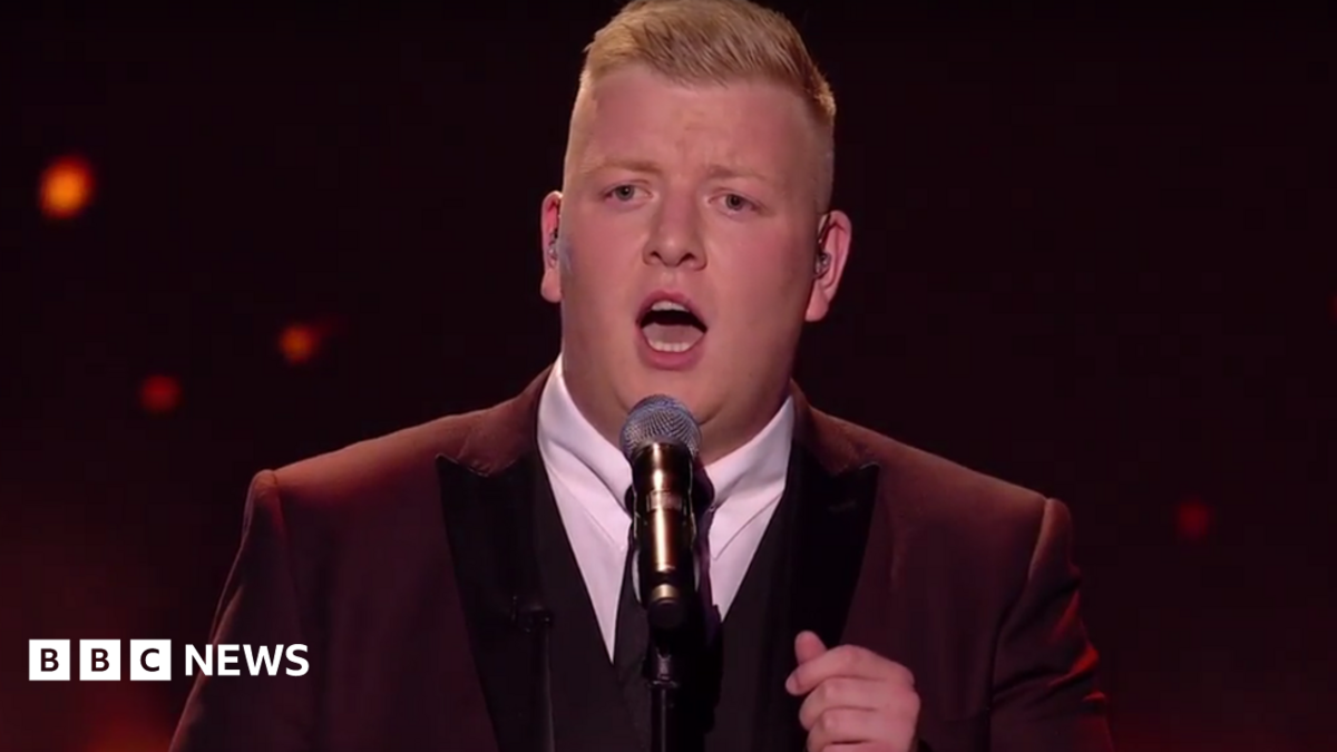 Britain's Got Talent: Anglesey singer Gruffydd Wyn Roberts out - BBC News
