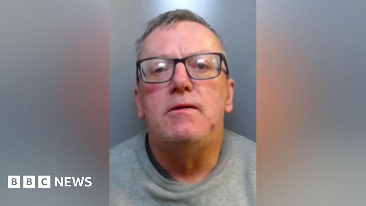 Durham paedophile jailed for messaging decoy 13-year-olds - BBC News