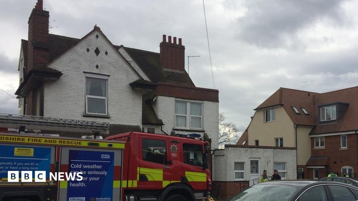 Tamworth care home residents rescued after fire - BBC News