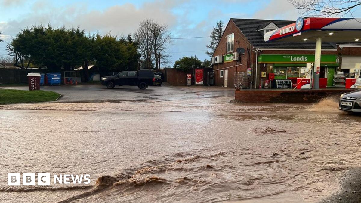 Tilshead residents fear second 'impassable' flood - BBC News