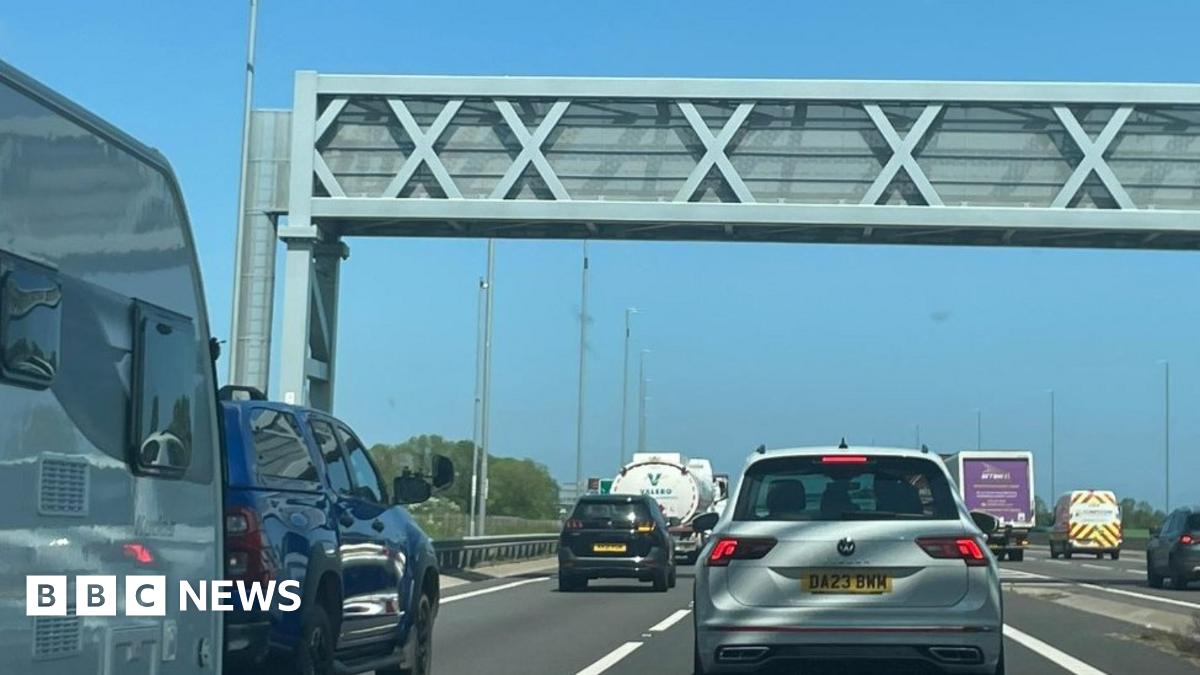 Woman dies in motorhome crash at A14 at Brampton - BBC News