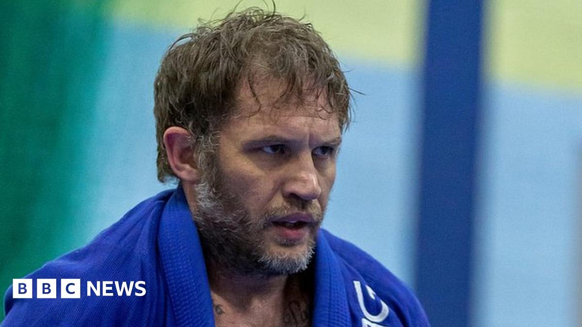 Tom Hardy 'raises the flag for jiu-jitsu' in Milton Keynes - BBC News