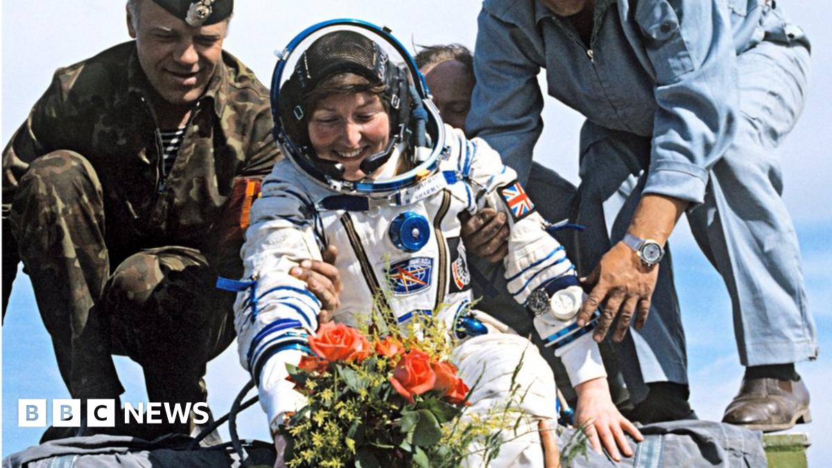 Tim Peake launch: The seven Britons to go to space - BBC News