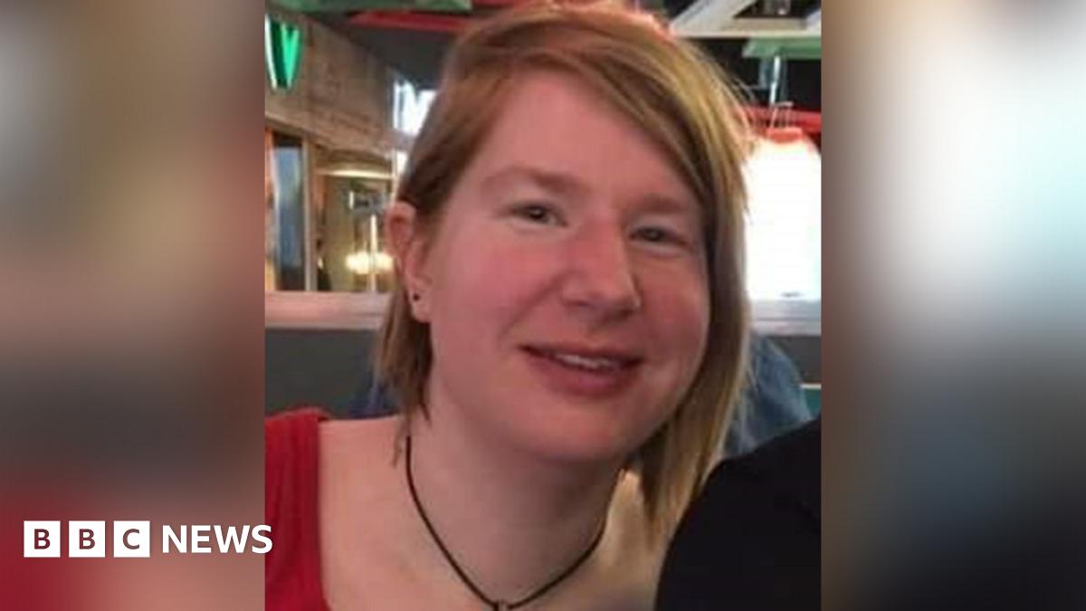 Sunderland woman's disappearance 'out of character' - BBC News