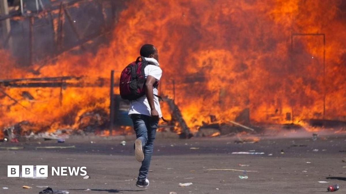 Zimbabwe court overturns protest ban in Harare - BBC News