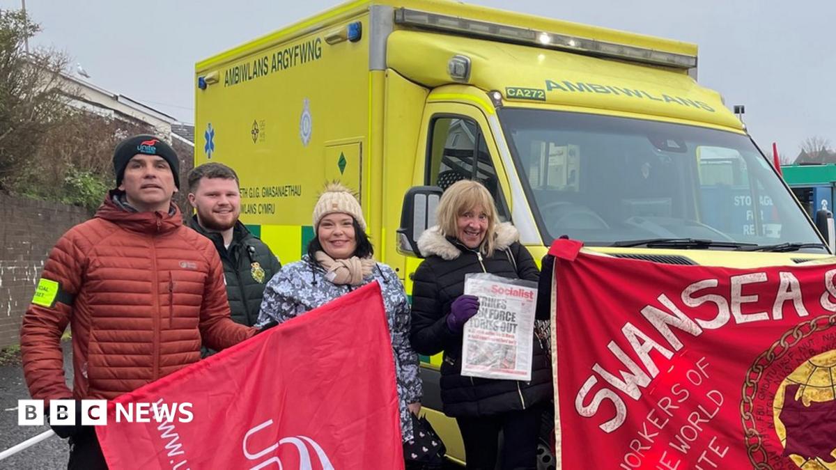 Welsh ambulance strikes: Unions call off Monday's action - BBC News