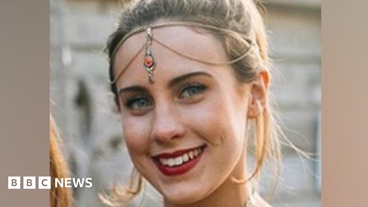 Amelia Roberts' parents visit epilepsy fundraising research team - BBC News