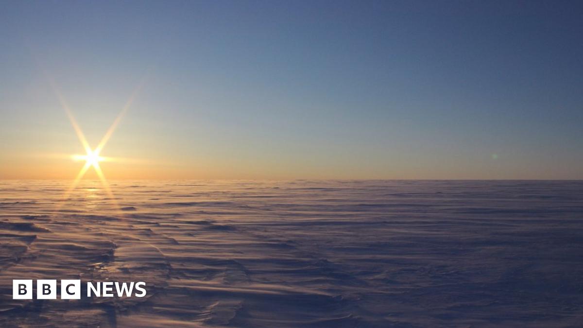 Isolated lakes found beneath Canadian ice sheet - BBC News