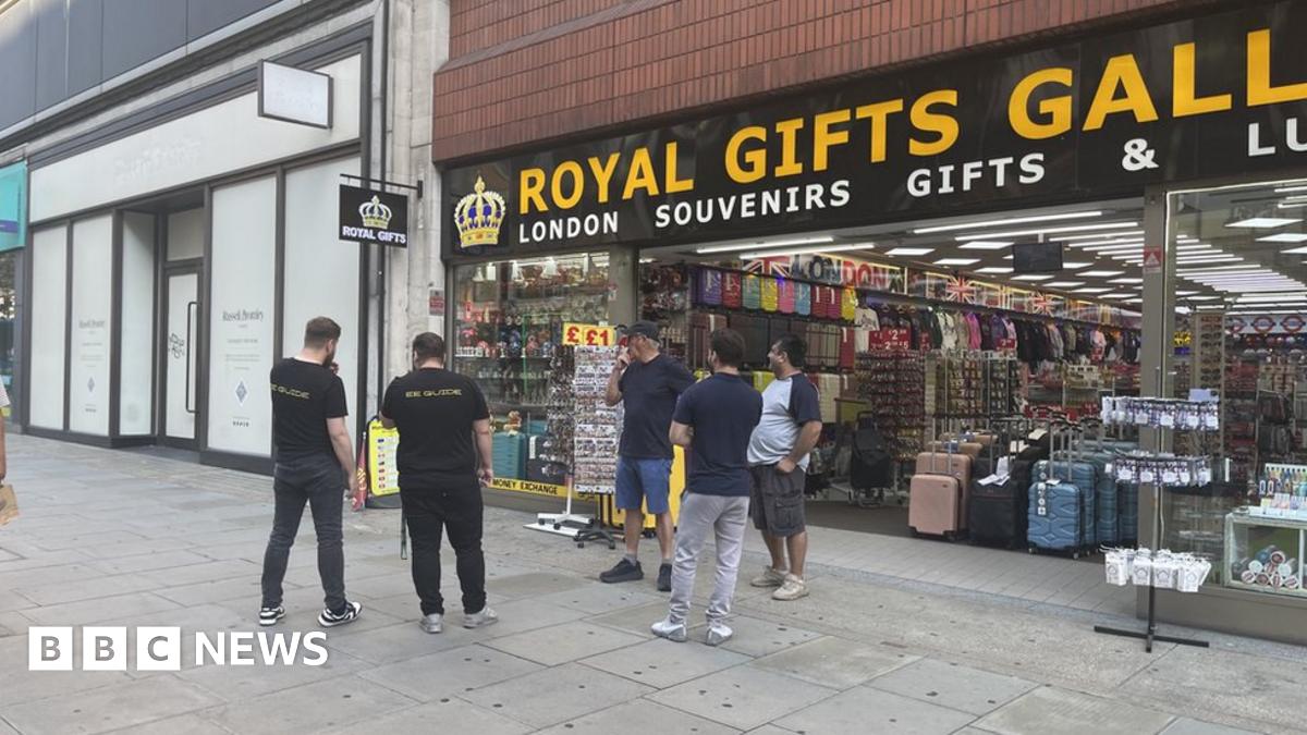 Oxford Street: Man admits robbery attempt seen by BBC reporter - BBC News