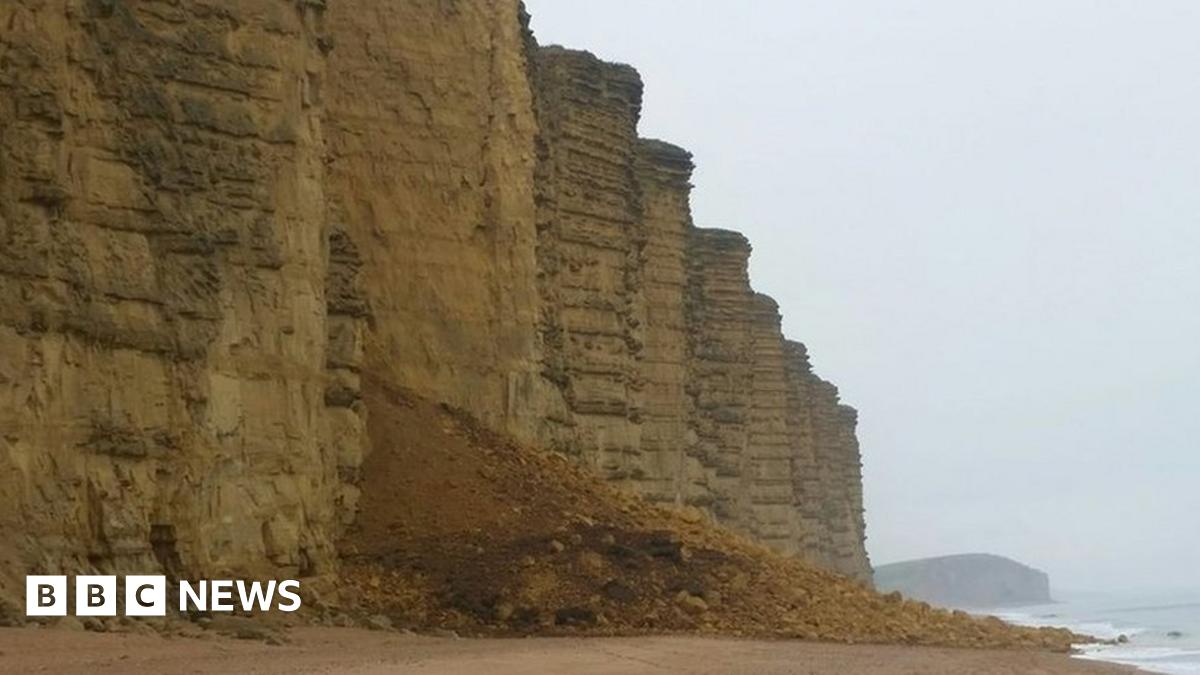 'Broadchurch' beach: West Bay cliff fall blocks coast path - BBC News